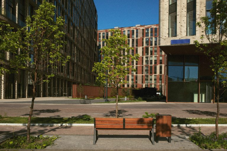 Rural vs. Urban Living: Real Estate Agents London's Guide